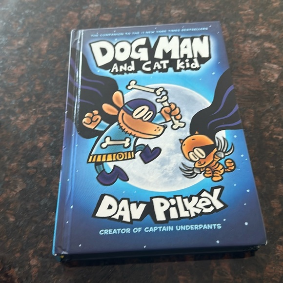 Scholastic | Other | Dog Man Books By Dav Pilkey Preowned But Like New ...